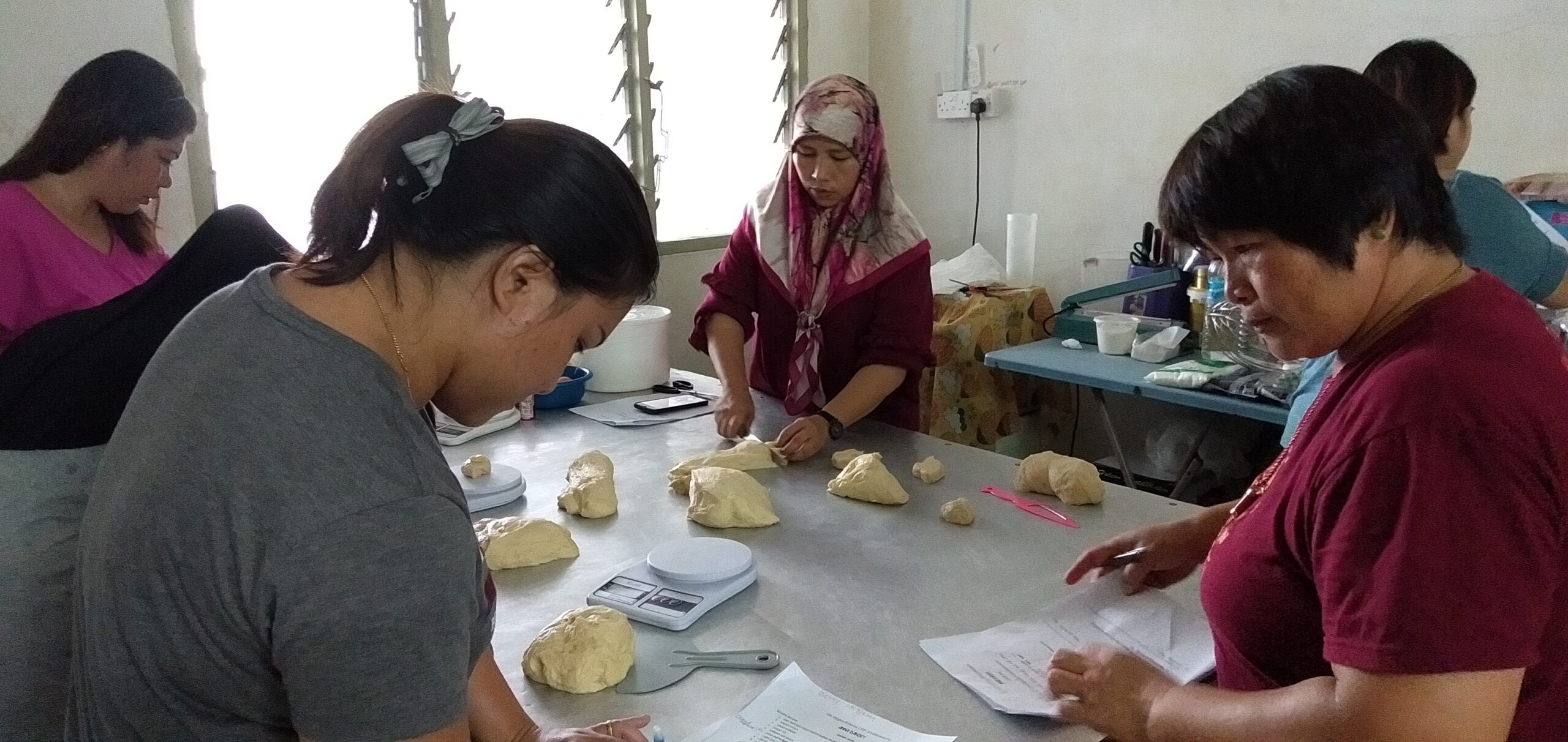 Kelas Keusahawanan(Membuat Pelbagai Jenis Bun) – NADI Sundar